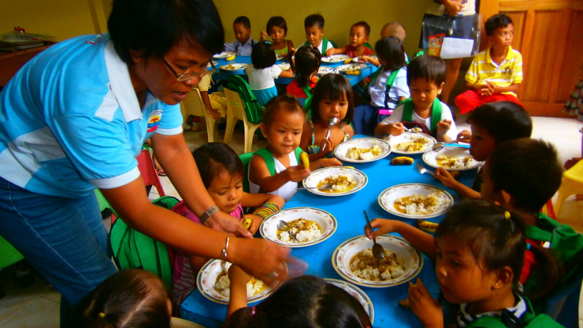 Keep girls from city slums healthy and in school with daily meals